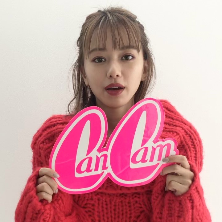 CanCam2月号『あか抜けてるあの人の自分らしいムードのつくりかた』企画では、今話題のあの人の自分らしさにフィーチャー！ . トップバッターは、女優の山本舞香 - MAGMOE