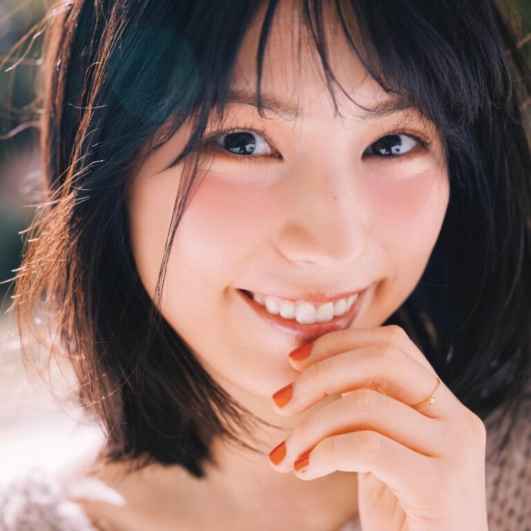 12月23日発売の『CanCam2月号』に、クイズ番組で人気の「光ちゃん」こと、鈴木光さんが初登場！ 生まれて初めてのファッション特集撮影に挑んでくれました - MAGMOE