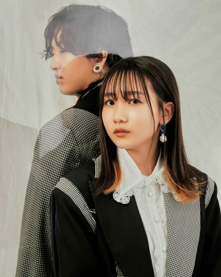 果てしない可能性を魅せる、YOASOBI 2020年、日本の音楽界に新たな風を吹かせ、唯一無二なポジションを獲得した2人組ユニット YOASOBI。スピード感の - MAGMOE