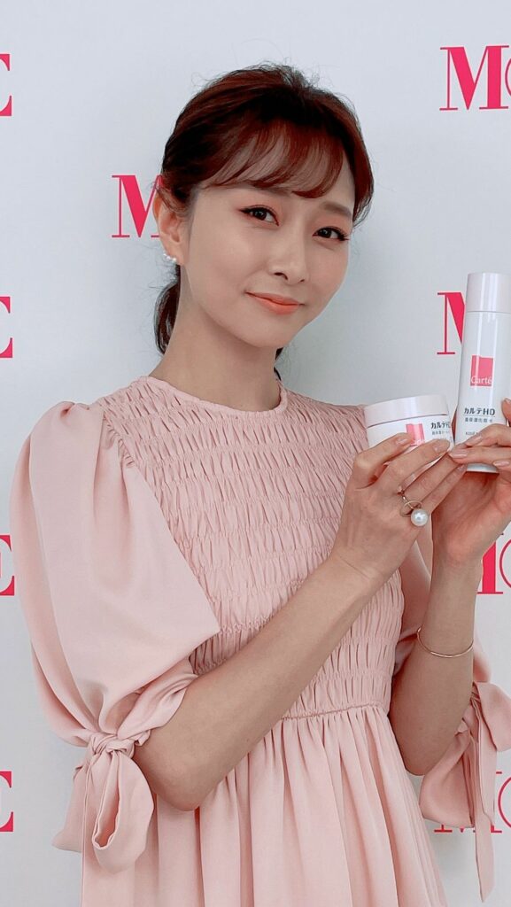 MORE世代のゆらぎ肌対策を石井美保さんがレクチャー 乾燥など春先のケアにおすすめのスキンケアやテクニックを伺います。 配信内容はIGTVから、【3月10 - MAGMOE