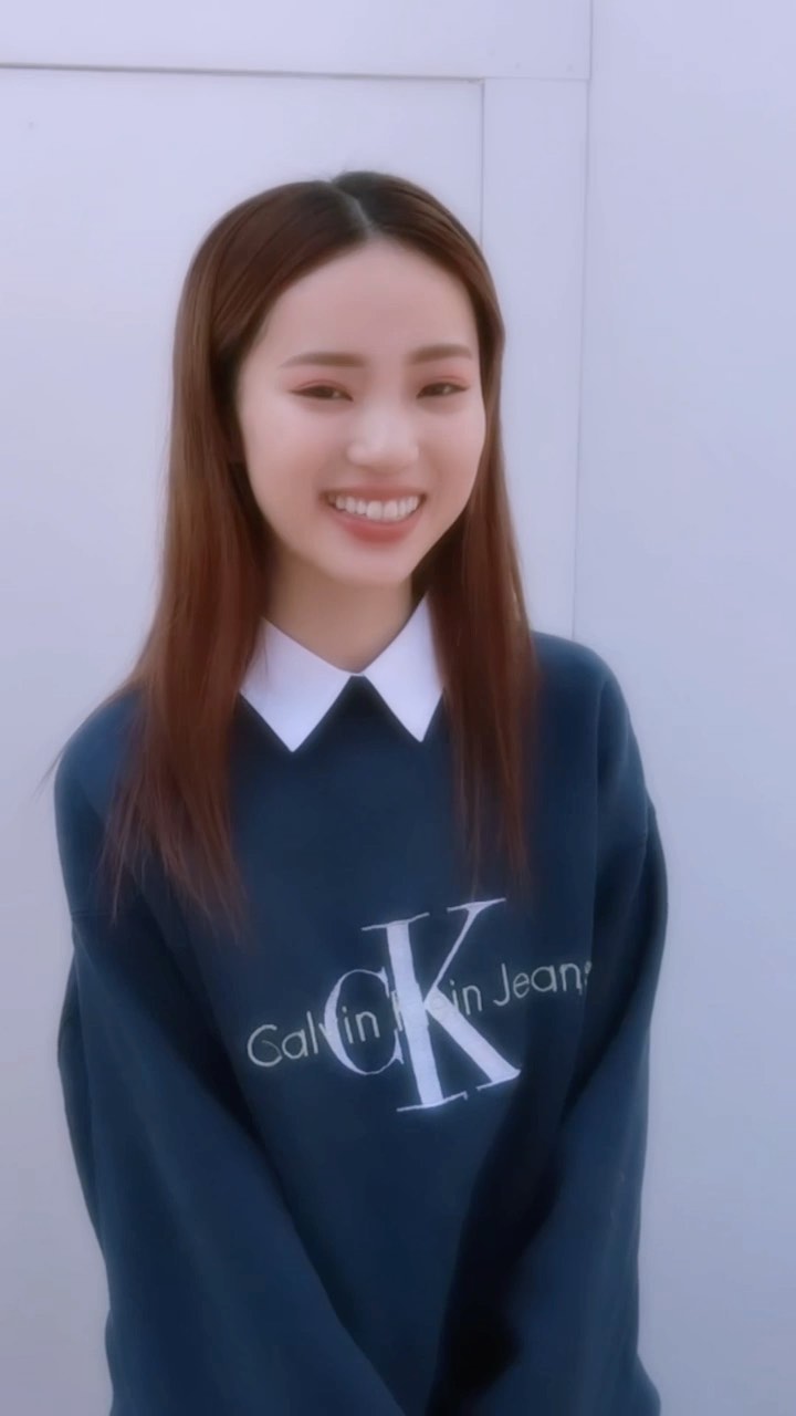 4/22発売のViVi6月号に、 大人気YouTuber中町綾ちゃんが登場するよ 仲良しのYouTuberたちからの質問に答えたり、 私服を紹介してくれたり…… - MAGMOE