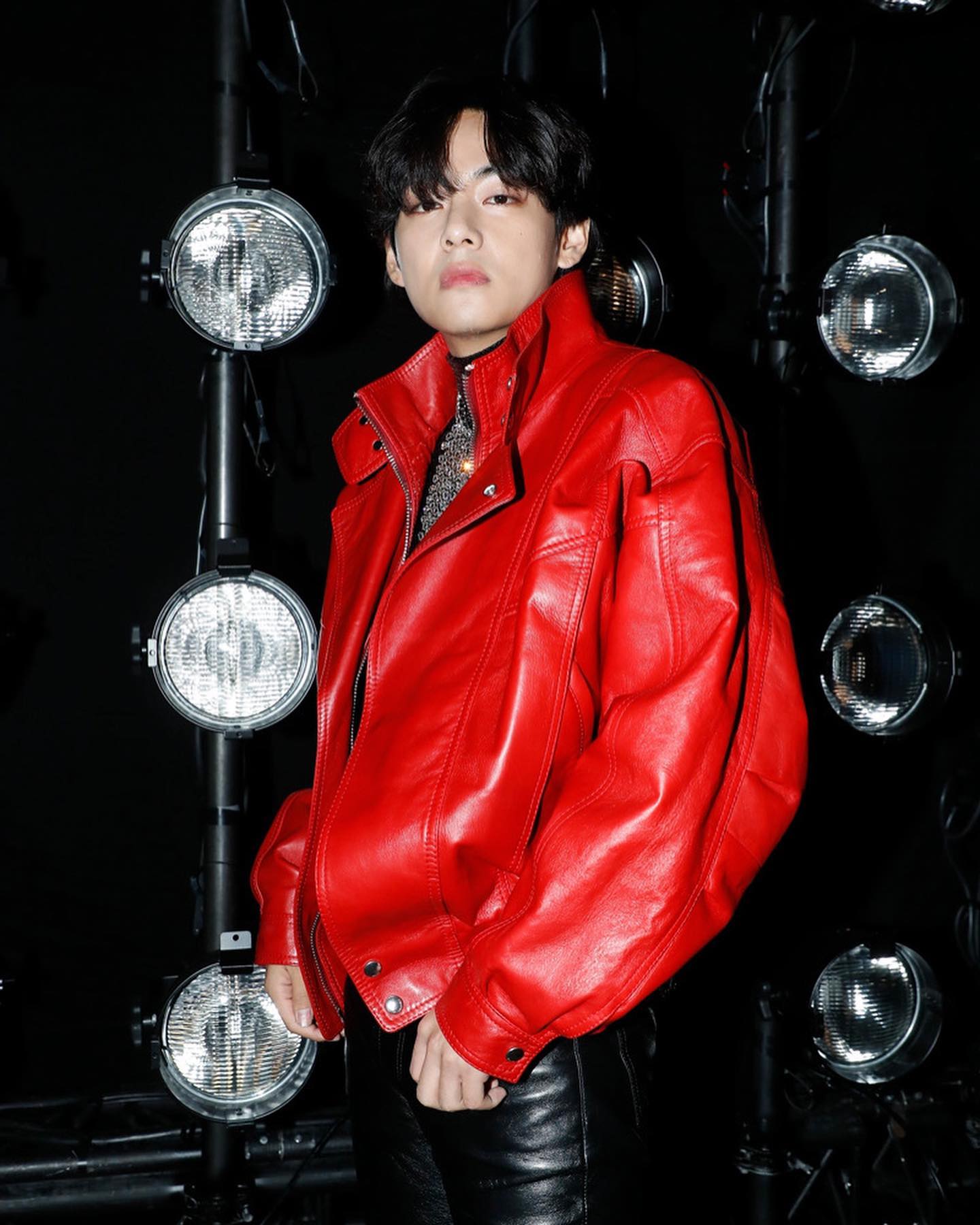 33％割引S男の子向けプレゼント集結 セリーヌ 22ss cosmic cruiser celine bts テテ カーディガン トップスS-OTA.ON.ARENA.NE.JP