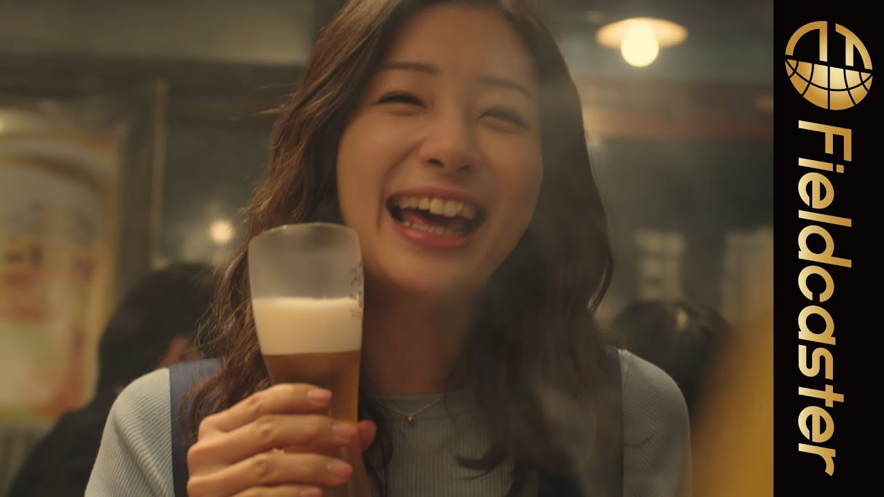 足立梨花と居酒屋デートしたくなるだけのCM - MAGMOE