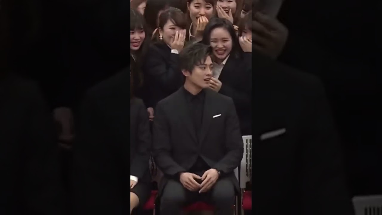 【新田真剣佑】話題のまっけんモテモテ サマンサタバサ入社式#Shorts東谷 ガーシーch - MAGMOE