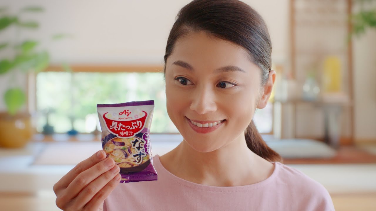 「具たっぷり味噌汁」野菜オールスター篇 30秒 小池栄子 CM - MAGMOE