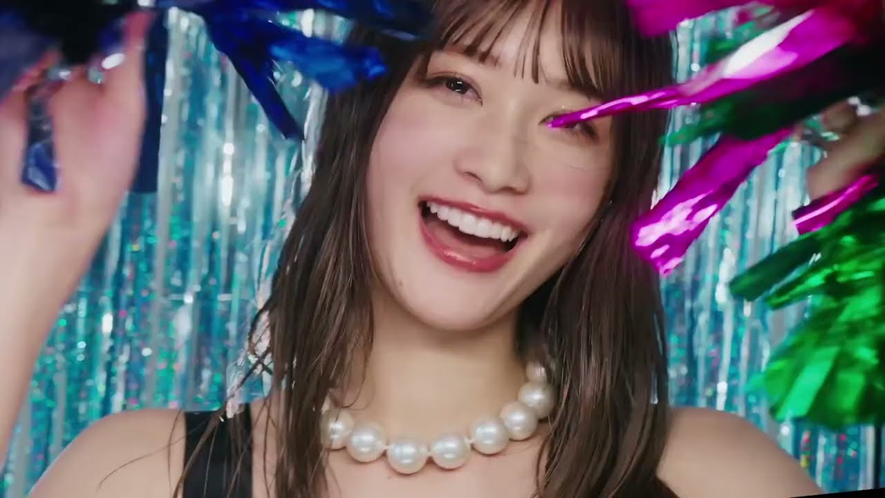 “Let’s Have a Ball” featuring Meru Nukumi (生見愛瑠さん) | kate spade new york holiday 2022 collection ...