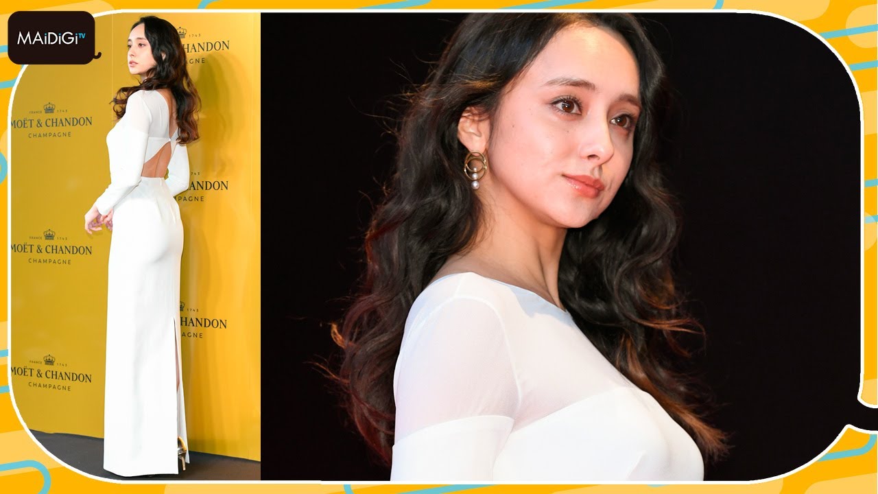 石田ニコル、美脚＆美背中のバックスタイルで魅了 シンプルドレスにゴールド小物がアクセント 「モエ・エ・シャンドン」イベントフォトコール - MAGMOE