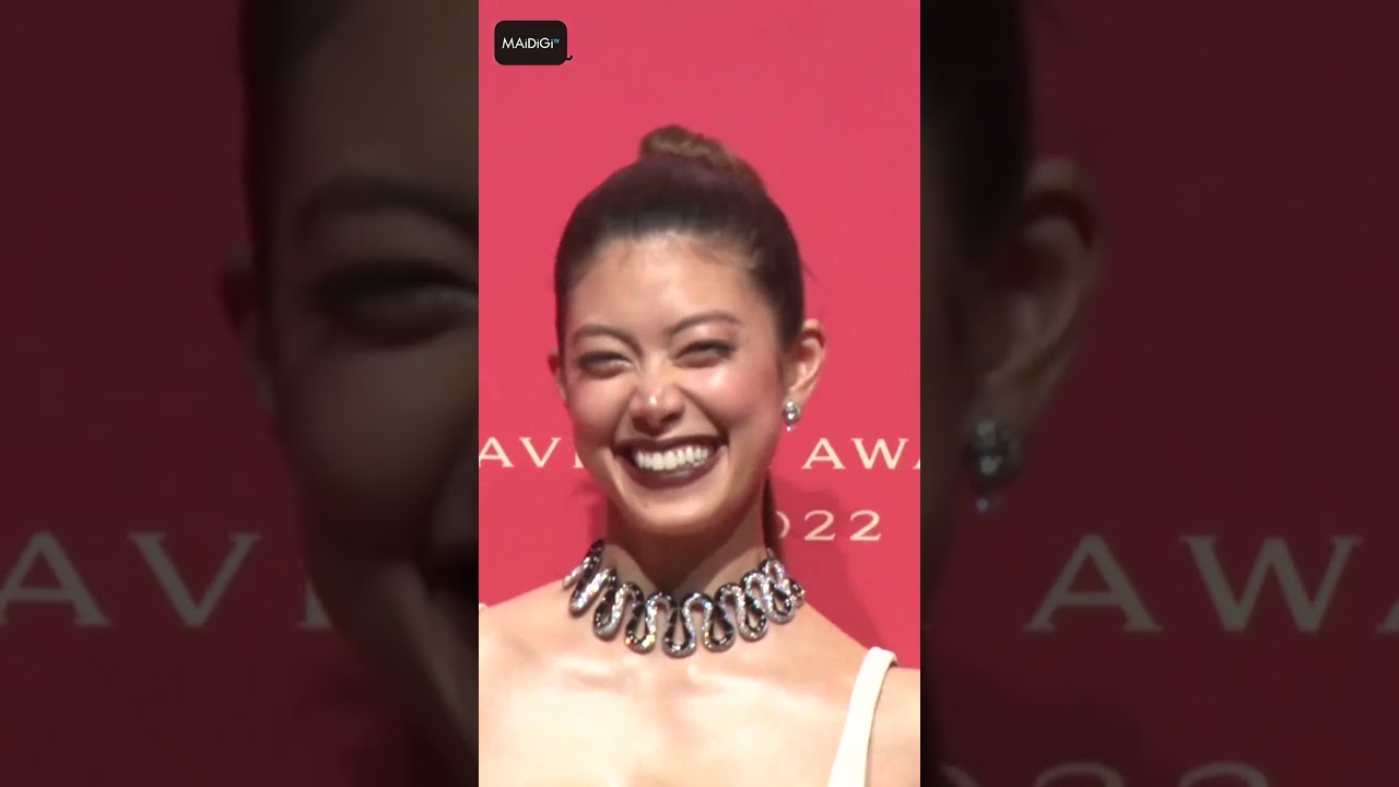 森星、ほっそりウエスト披露！ 1億3000万円のジュエリーも「BVLGARI AVRORA AWARDS 2022」【MAiDiGi TV】 - MAGMOE