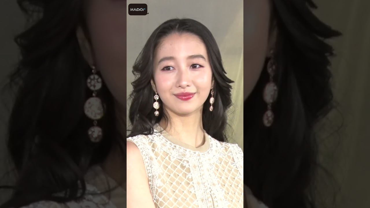 Cocomi、前髪を上げて大人っぽく 「ディオール」ドレス＆ジュエリー身に着け展覧会に【MAiDiGi TV】 - MAGMOE