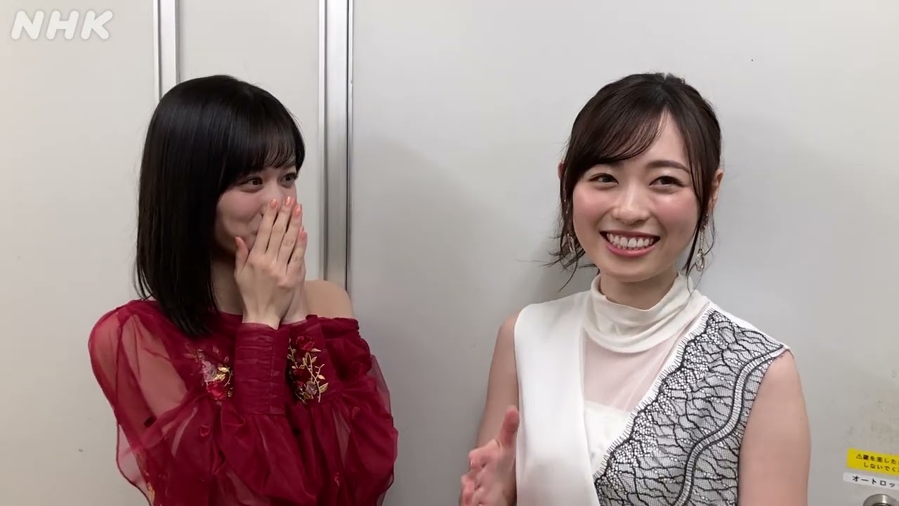 [紅白]福原遥さんと山下美月さん 舞いあがれ！出演の2人が紅白舞台裏で対面！ | NHK - MAGMOE