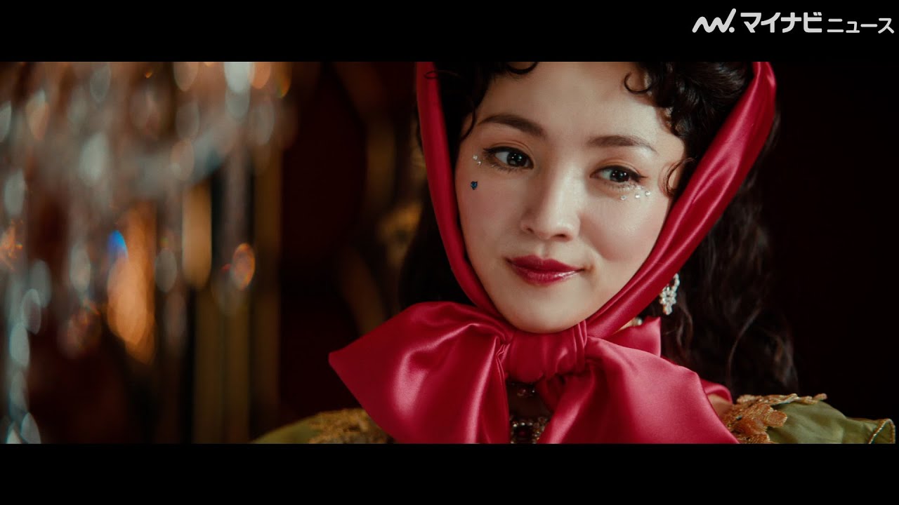 “女王様”満島ひかり、“先代”岩下志麻とのイヤミ合戦に余裕の表情！？その火花に“執事”松田龍平もタジタジ UQ mobile『UQUEEN』新CM『先代登場』編公開 - MAGMOE