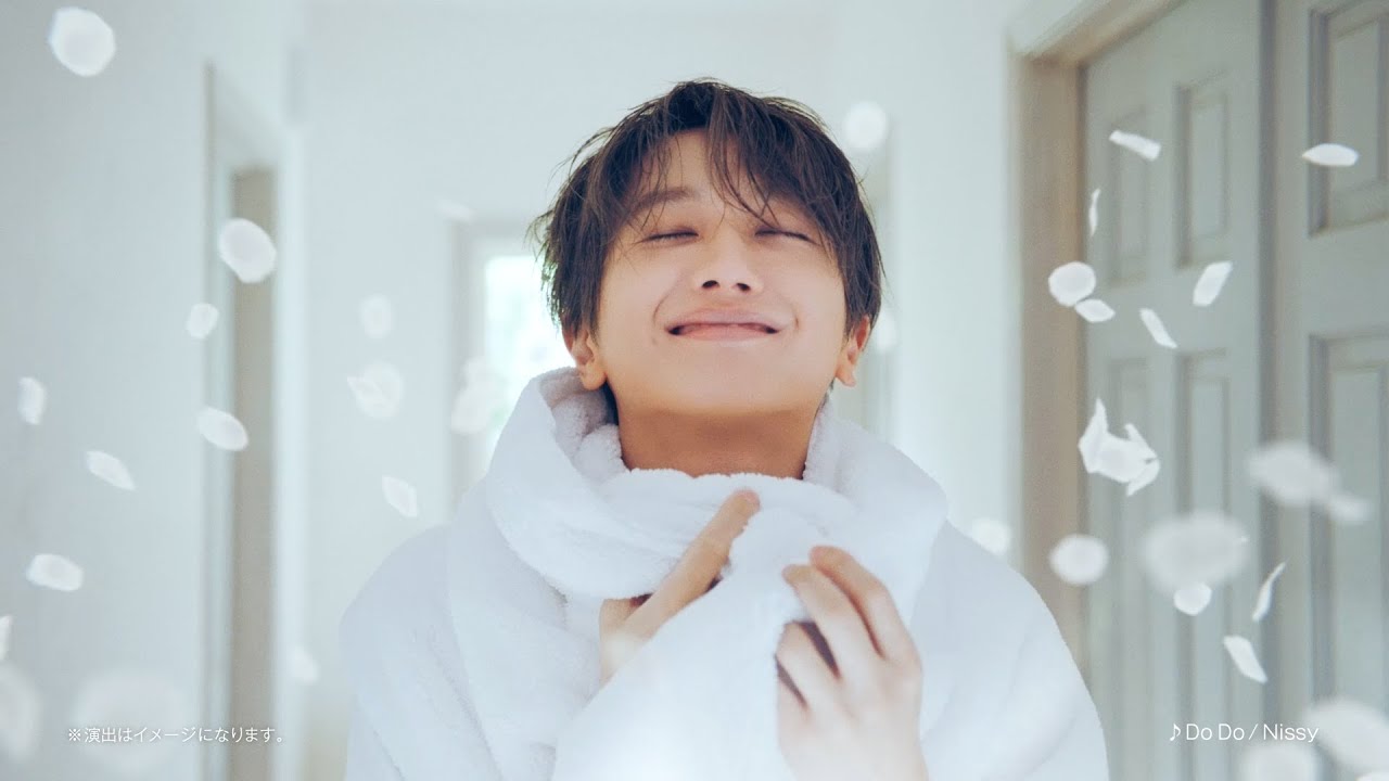 Nissy、柔軟剤の匂いで幸せスマイル全開！？ 彼女を抱き寄せ頭ポンポンも 柔軟剤「P-sha（パーシャ）」新CM - MAGMOE