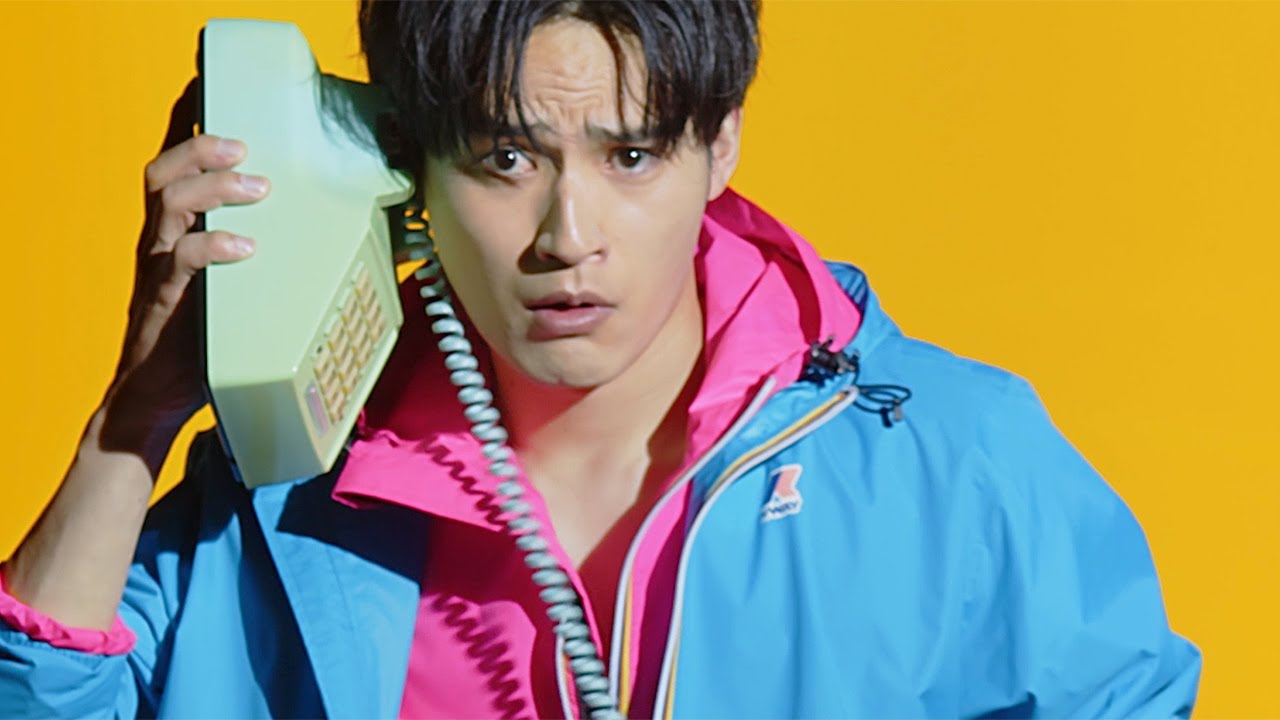 水上恒司、トランポリンを使ったアクロバティックな演技披露 K-WAY新CM「KOSHI MIZUKAMI meets K-WAY」 - MAGMOE