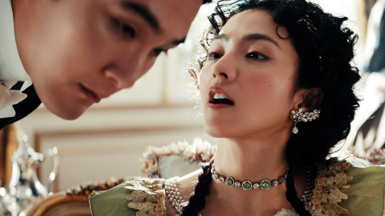 満島ひかり、松田龍平の耳元で現実突きつける一言 オチは2人のアドリブ UQ mobile「UQUEEN」新CM「グッズ」編 - MAGMOE