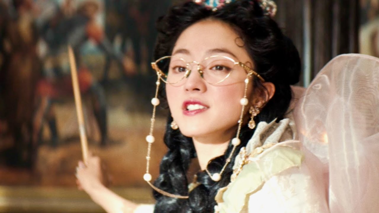 UQUEEN・満島ひかり、指揮棒を振り振り松田龍平に圧をかけ踊らせる!?／UQ mobile CM - MAGMOE