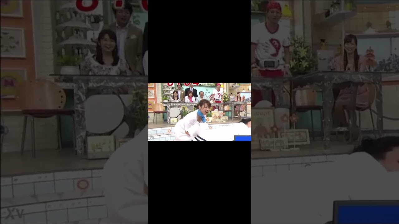 【YouTubeエチ動画】加藤綾子アナカトパンの胸チラ#h #アナ#shorts #胸チラ - MAGMOE