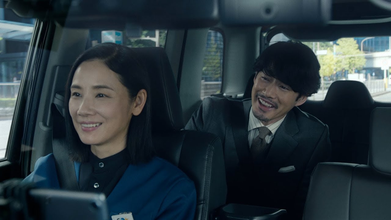 竹野内豊、博多弁に初挑戦 “幼なじみ”吉田羊と再会しハイテンション！ タクシーアプリ「GO」新CM 「アプリドライバー募集」編 - MAGMOE