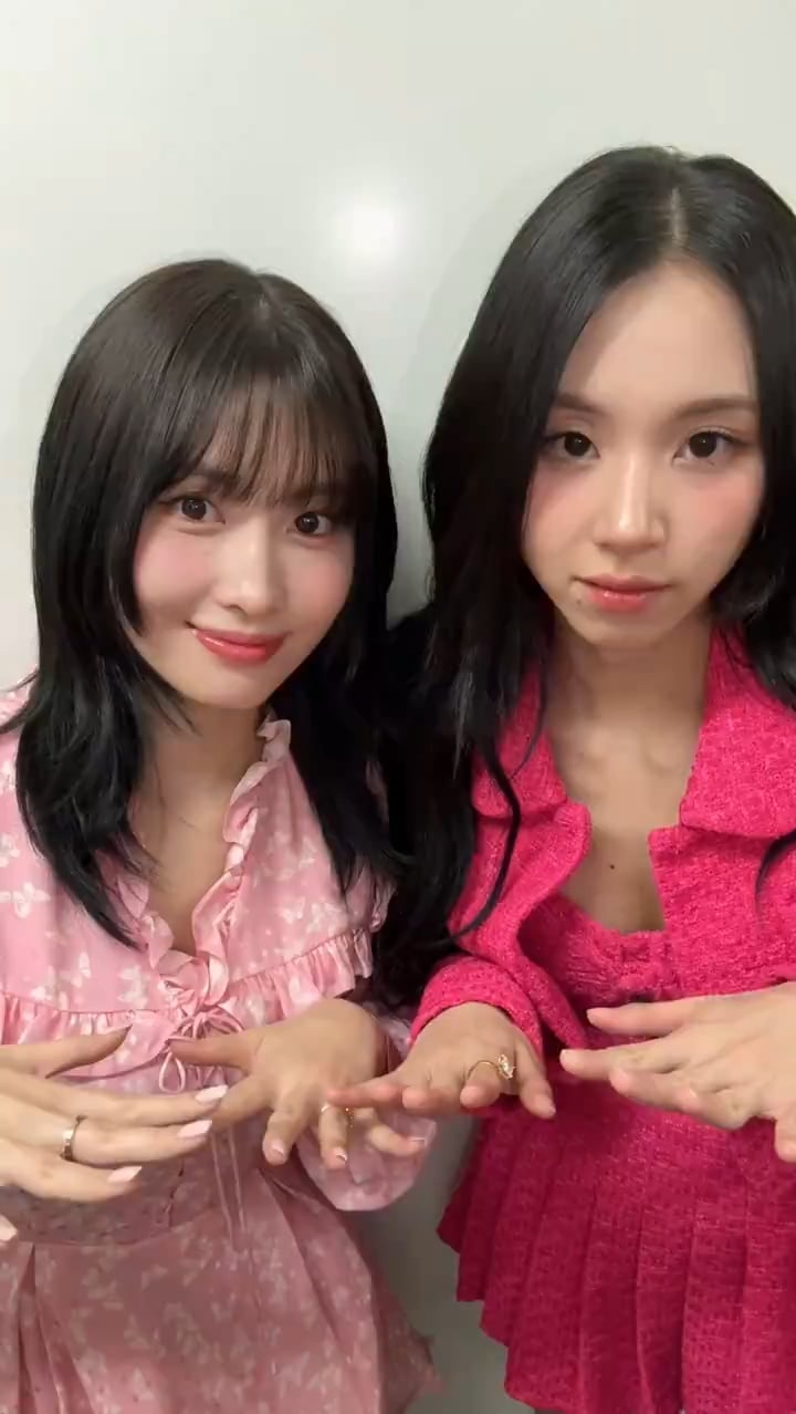 240424 Twitter アップデート - 凍った漢江の上を歩くモチェン (モモとチェヨン) - MAGMOE