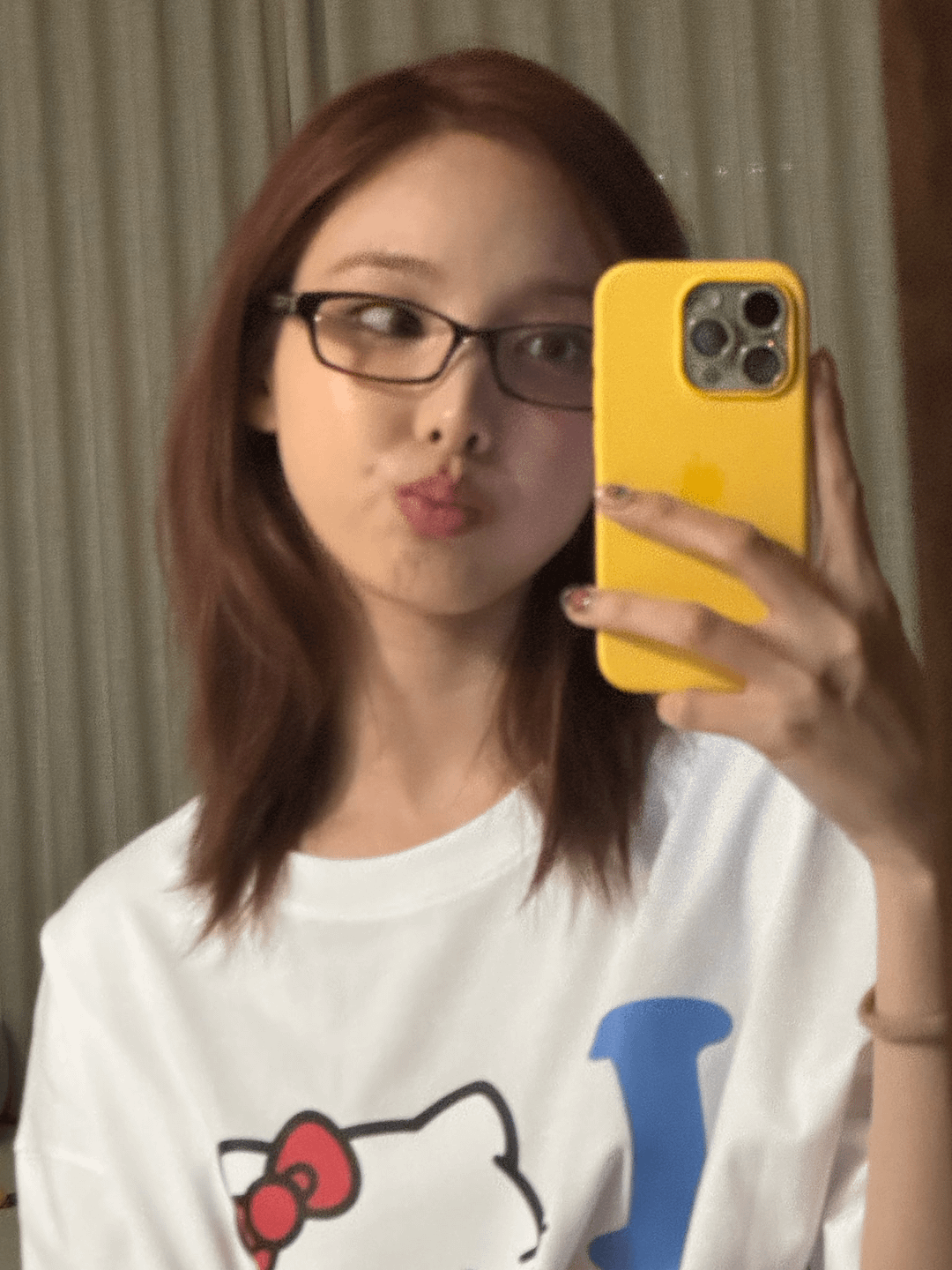 240507 ナヨン - MAGMOE