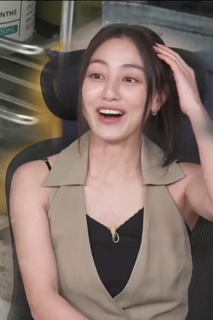 Jihyo getting embarrassed when they showed her apartment was dirty - MAGMOE