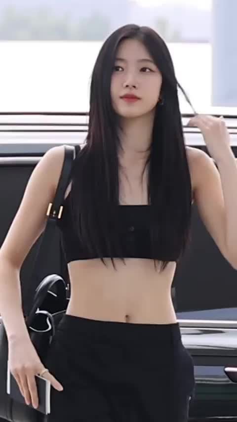 230707 Kazuha Airport Fashion 😍 - MAGMOE