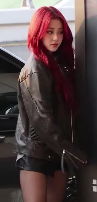 Jennifer Airport Look 😍 - MAGMOE