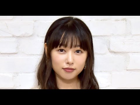 T2- 桜井日奈子、太もも輝く“超ミニ”姿のオフショットに反響「色っぽい」「魅力的で可愛い」 - MAGMOE