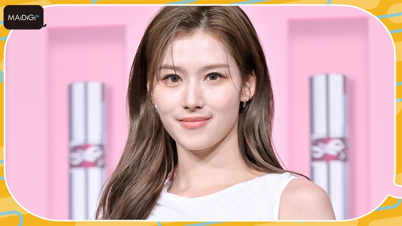 TWICEサナ、タイトなミニドレスで魅了 輝くために心がけていることを明かす - MAGMOE