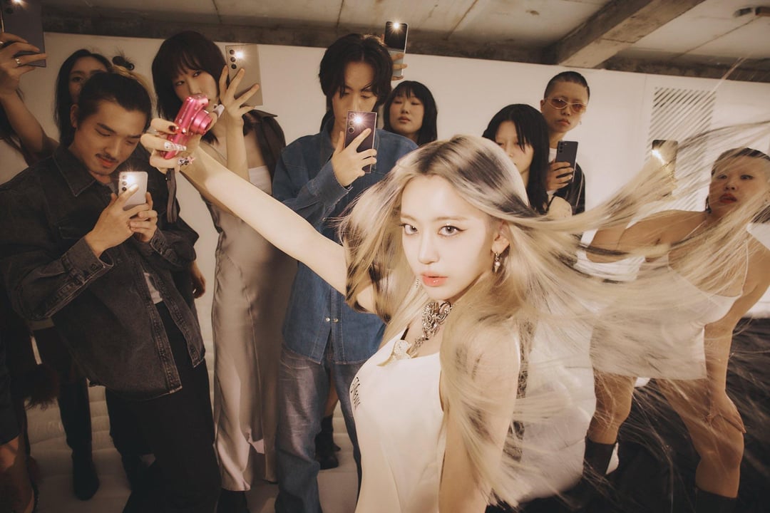 240819 Sakura - 4th Mini Album: CRAZY (Concept Photo - Compact Ver.) - MAGMOE