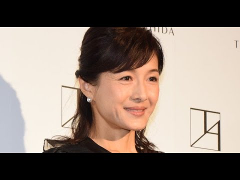 B1- 54歳・水野真紀、18歳の写真公開し「むちゃ綺麗なお姉さん」「バブル髪型」反響 1988年の家族ショット - MAGMOE