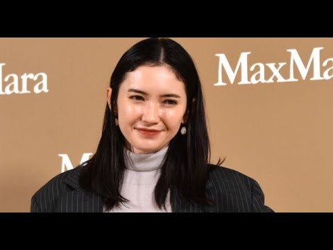 B1- 市川紗椰、美脚大胆に披露し報道陣を魅了「自信を持って着こなせる」 - MAGMOE