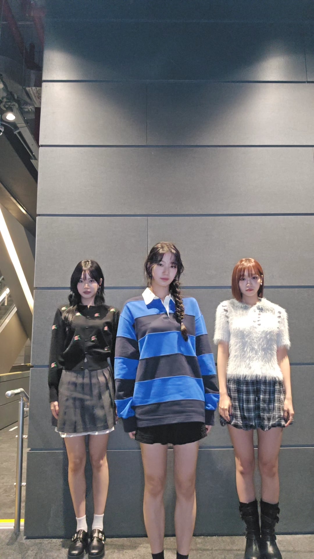 241011 LE SSERAFIM キム・チェウォン、カズハ、ホン・ウンチェの TikTok アップデート - みんなにダンスを頼まれたけど、私たちは #LE_SSERAFIM - MAGMOE