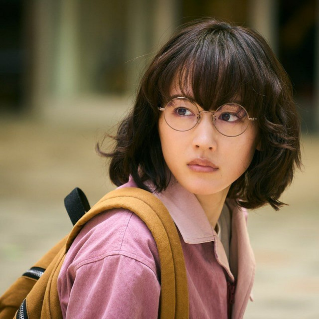 39歳綾瀬はるか〝美の暴力〟胸元ぱっくり近影ショットが話題、11月に主演映画も「目のやり場に困る」「綺麗すぎて意識失う」 - dメニューニュース - MAGMOE