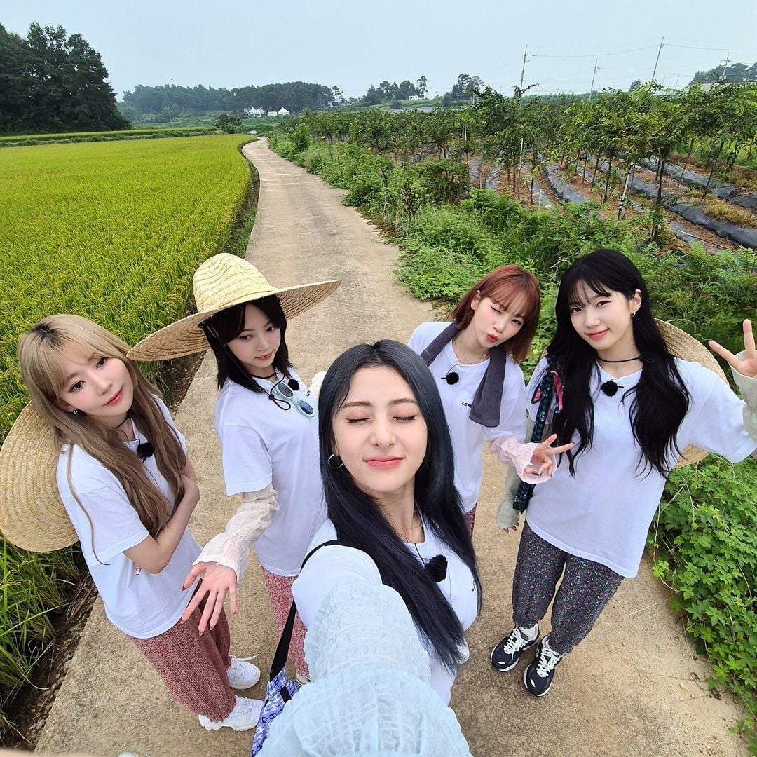 241030 LE SSERAFIM Instagram 更新 - MAGMOE