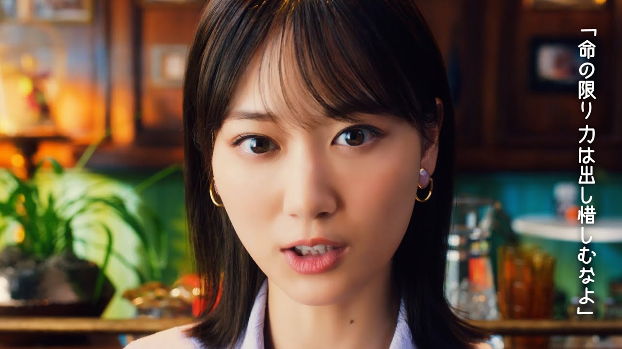 山下美月がワンピカード参戦！？生見愛瑠とバチバチのカードバトル！ ONE PIECEカードゲーム新TVCM 『ガチな2人』篇 - MAGMOE