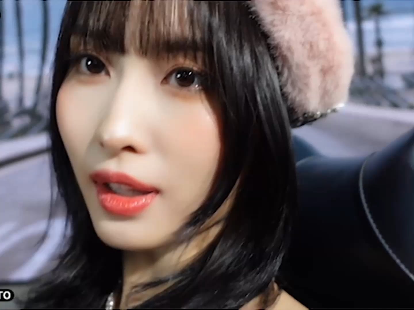 Momo showing her "young star" concept - MAGMOE