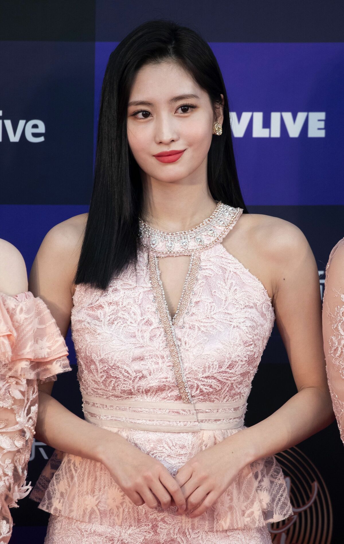 [写真](4ページ目)オーディション落選→翌日、驚きの行動に…“脱落メンバー”だったTWICEモモ（28）が韓国でトップアイドルになるまで《インスタフォロワー数1位》 - 文春オンライン ...