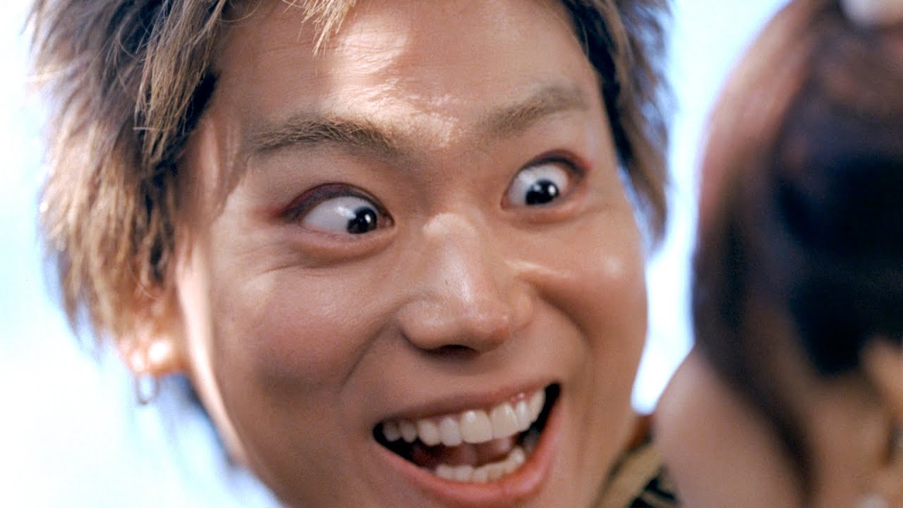 鬼ちゃん（菅田将暉）、目がギンギン！田中みな実に悩殺される【au新TVCM 三太郎】 - MAGMOE