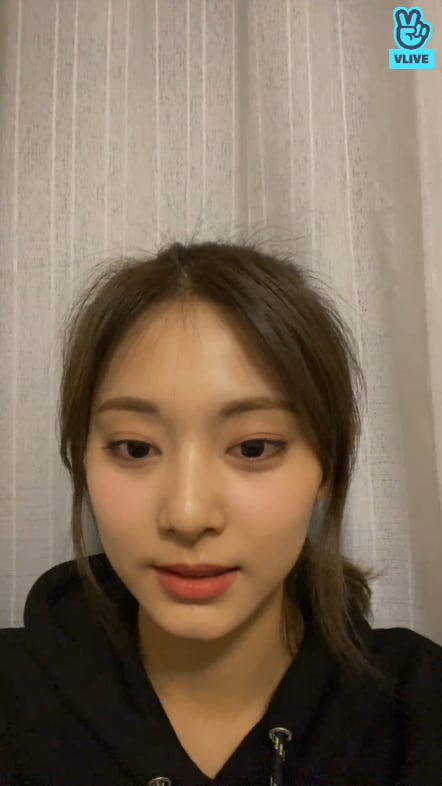 Tzuyu's favorite fruit 🍇🍌 Banayna>>>>Banana - MAGMOE