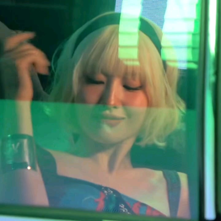 Momo car scene - MAGMOE