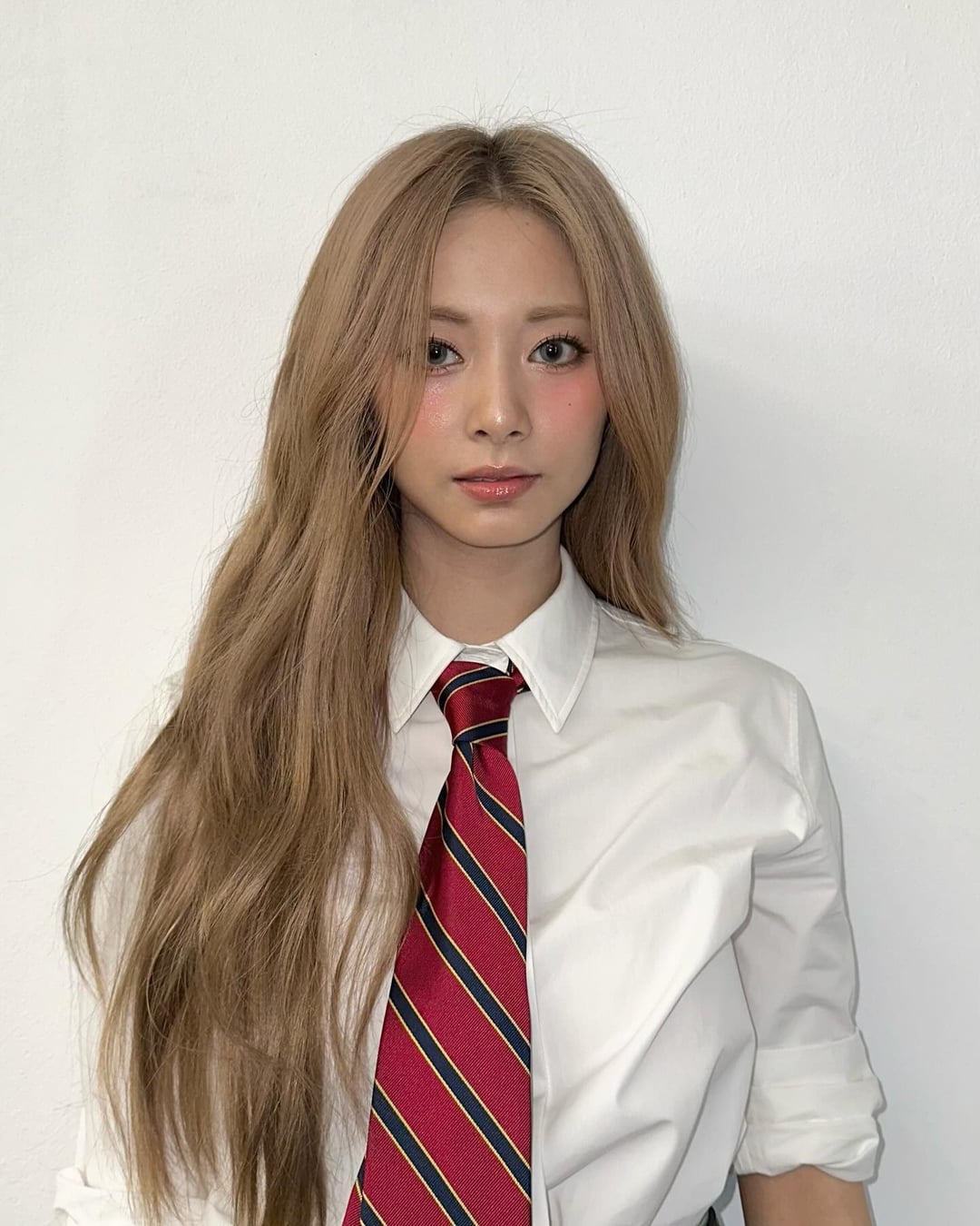 241201 Tzuyu Instagram Update - MAGMOE