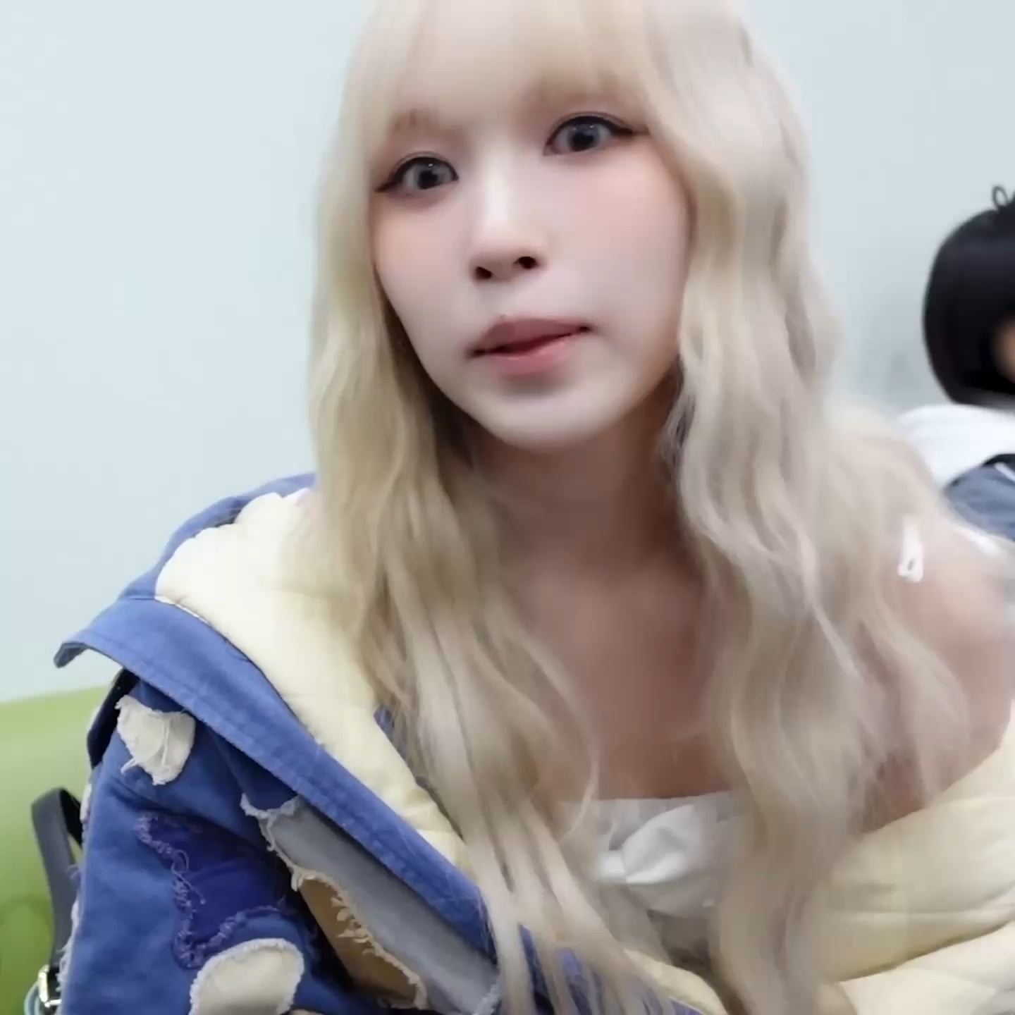 Mina confirming she dyed her hair 7 times to achieve that color - MAGMOE