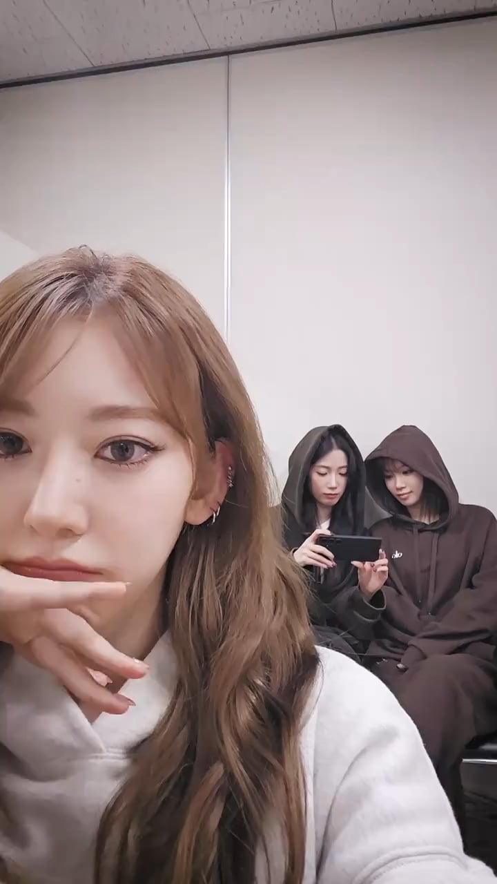 250107 LE SSERAFIM キム・チェウォン、さくら、和葉の TikTok アップデート - 𝒞𝓇𝒶𝓏𝓎𝓎𝓎𝓎𝓎 ️ - MAGMOE