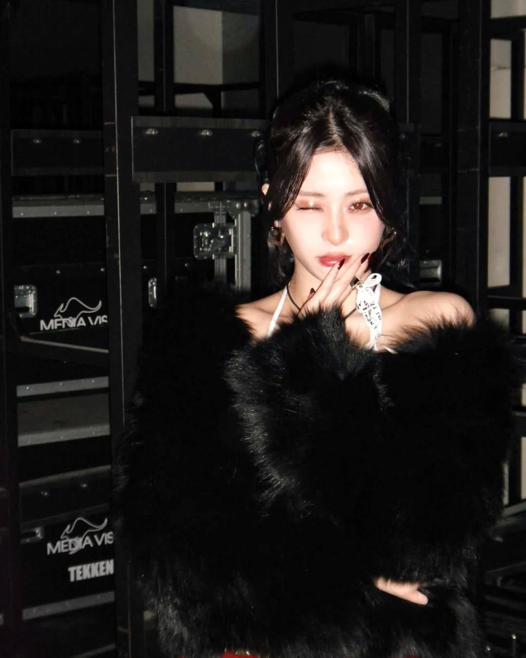 250109 ホ・ユンジン Instagram 更新 - MAGMOE