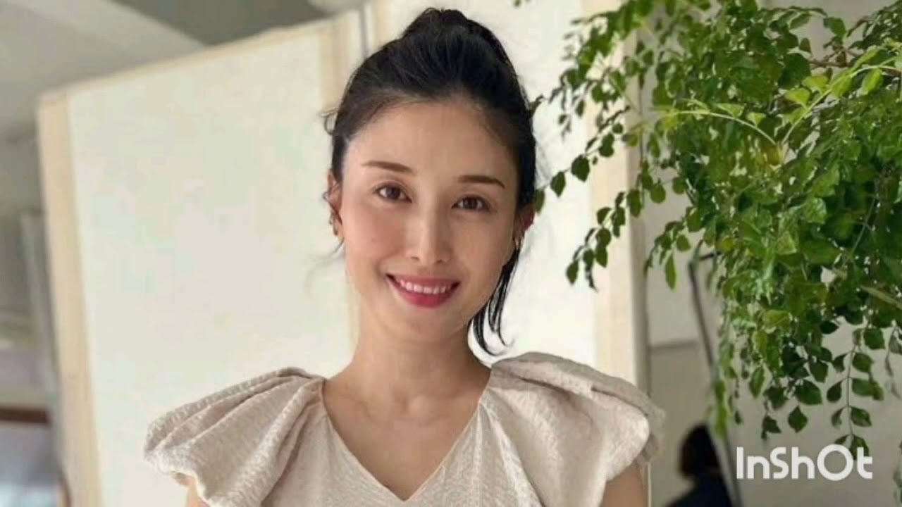 「ほんとに産後ですよね…?」40歳2児の母・橋本マナミ、ホルターネックドレスで美背中開放「更に綺麗」 - MAGMOE