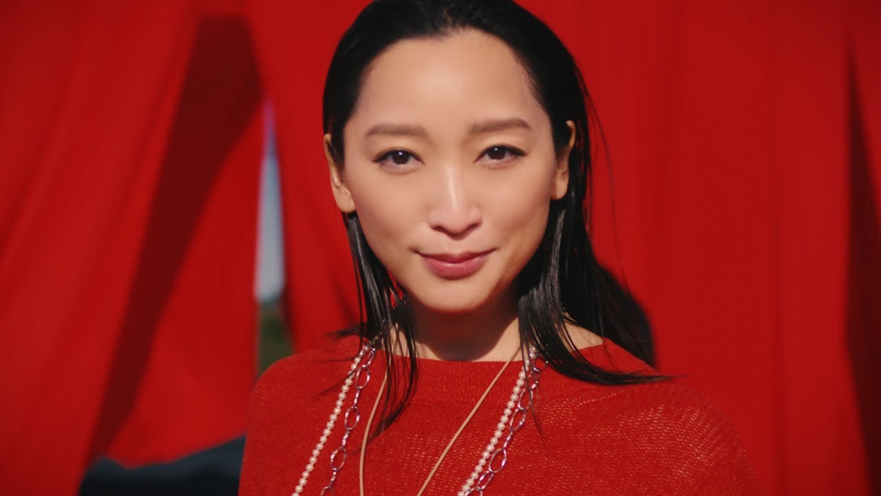 杏、春夏コーデで5変化 「23区」新ビジュアル、新ウェブムービーが公開 「最近はインドカレーを作るのがすごく好き」 - MAGMOE