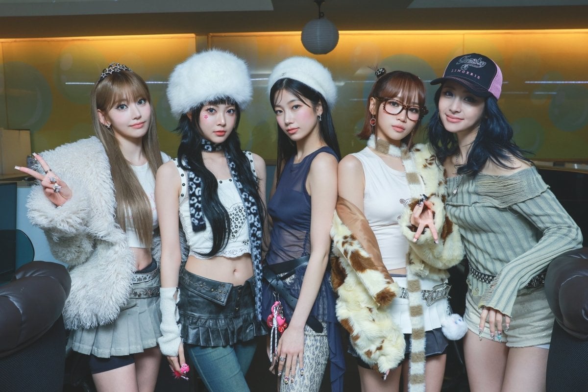 250207 le sserafimは3月のカムバックの準備をしていることを確認しました - MAGMOE