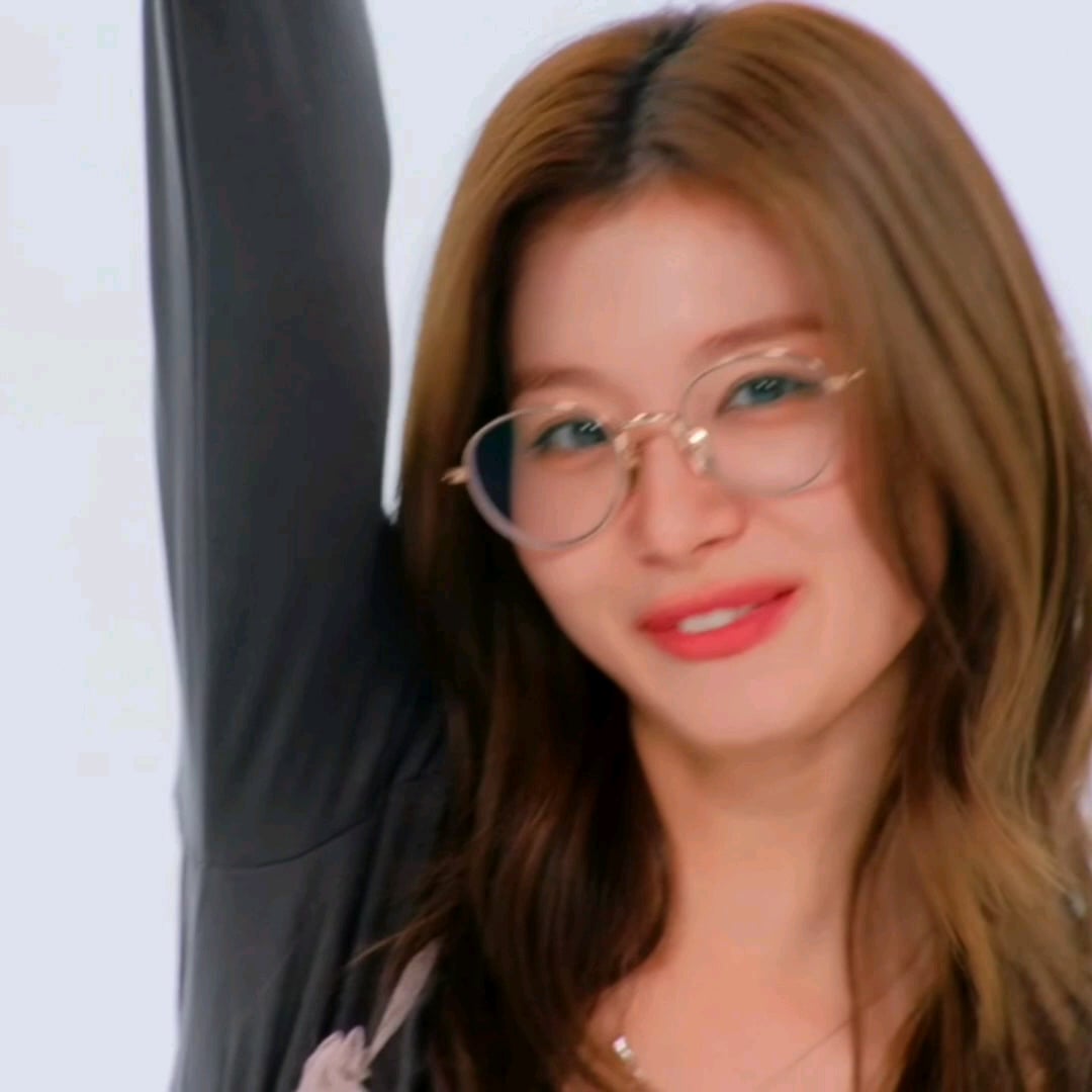 250221 Sana Time to Twice - MAGMOE