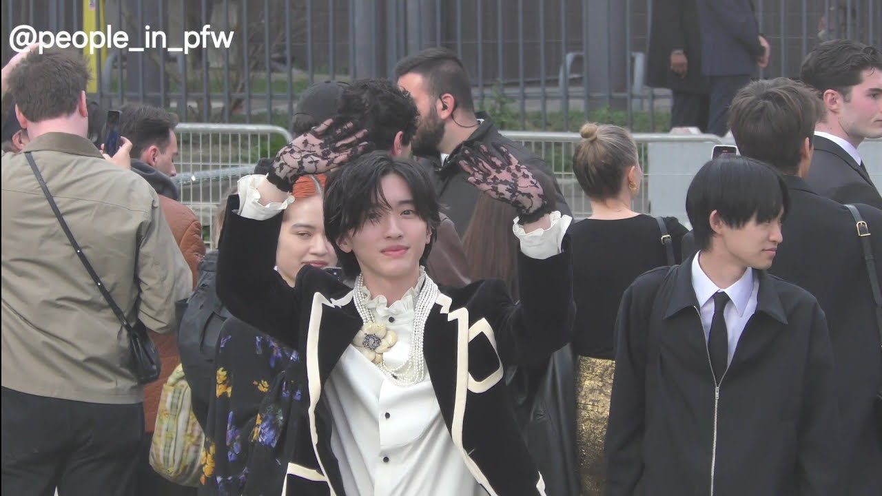 Shunsuke Michieda 道枝 駿佑 - Valentino Fall Winter 2025/2026 fashion show in Paris - 09.03.2025 ...