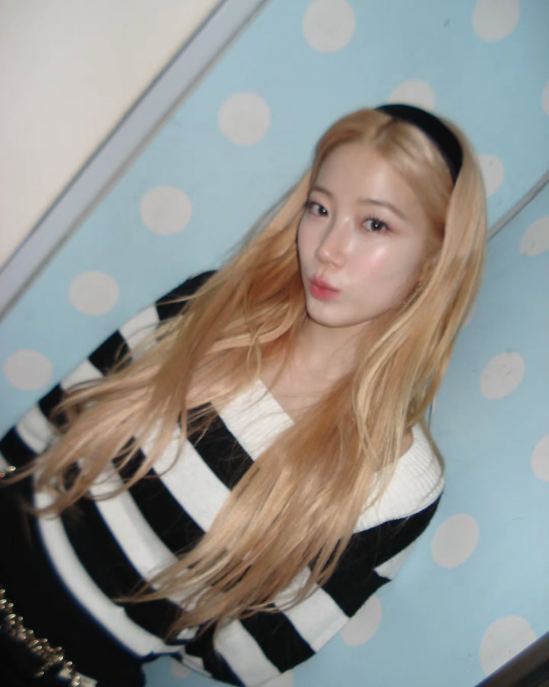 250321 Kazuha Instagramアップデート - MAGMOE